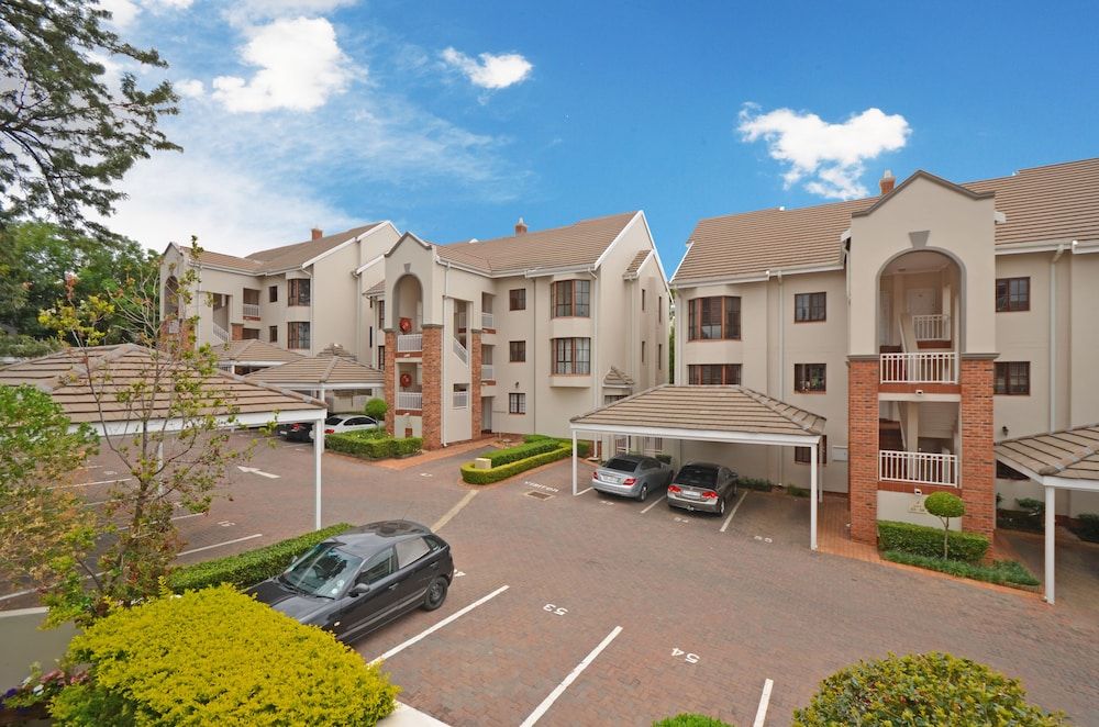 The Sneaker Shack - Waterfall Corner (Next to Checkers store)附近的酒店 ...